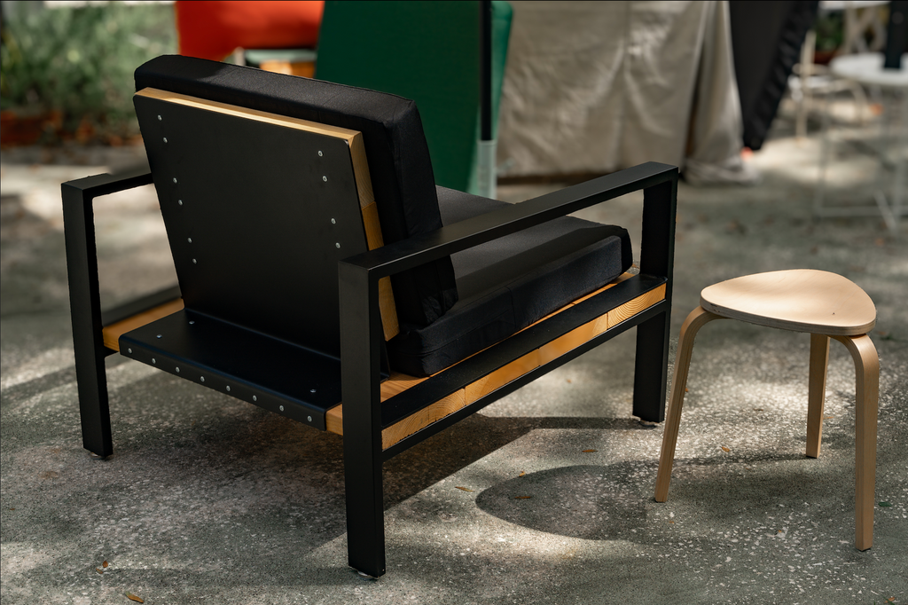 A Sun Chasing Throne for the Maker in all of us. – Semi Exact